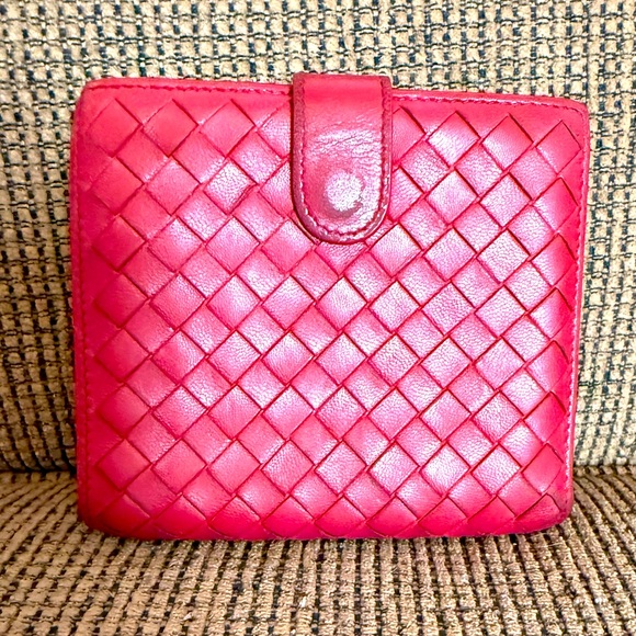 Bottega Veneta | Bags | Bottega Veneta Authentic Red Handwoven Compact ...